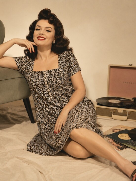 Mary McFadden | Dresses | Mary Mcfadden Vintage Navy And Cream Paisley ...